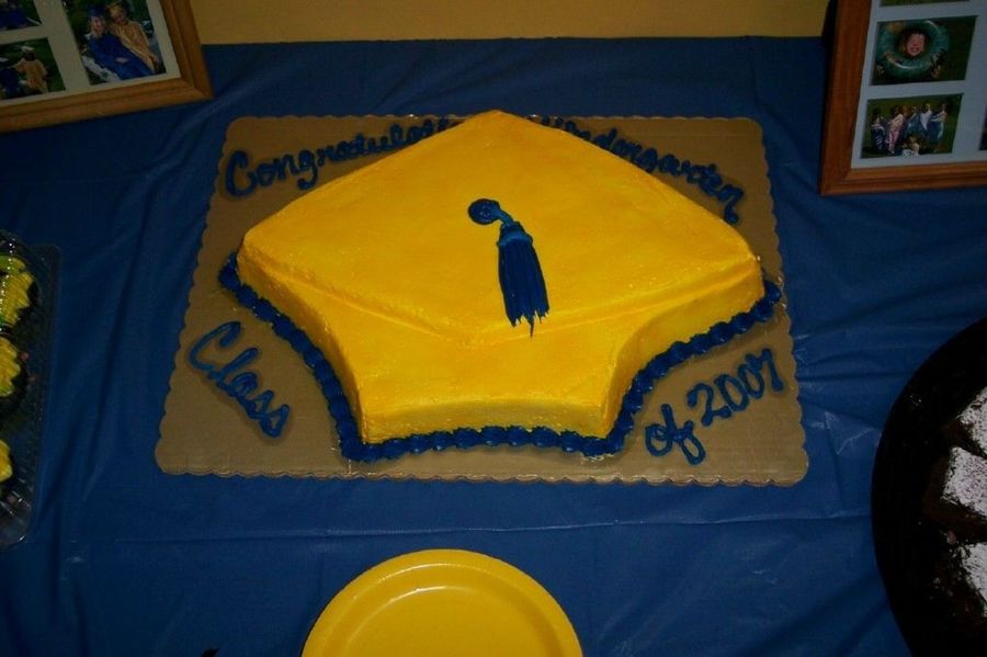 Graduation Hat Cake - CakeCentral.com
