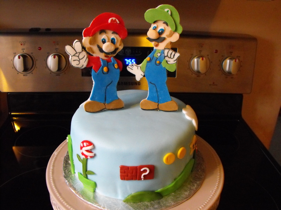 Mario And Luigi Nintendo Cake - CakeCentral.com