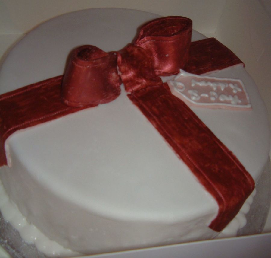 Present Cake - CakeCentral.com