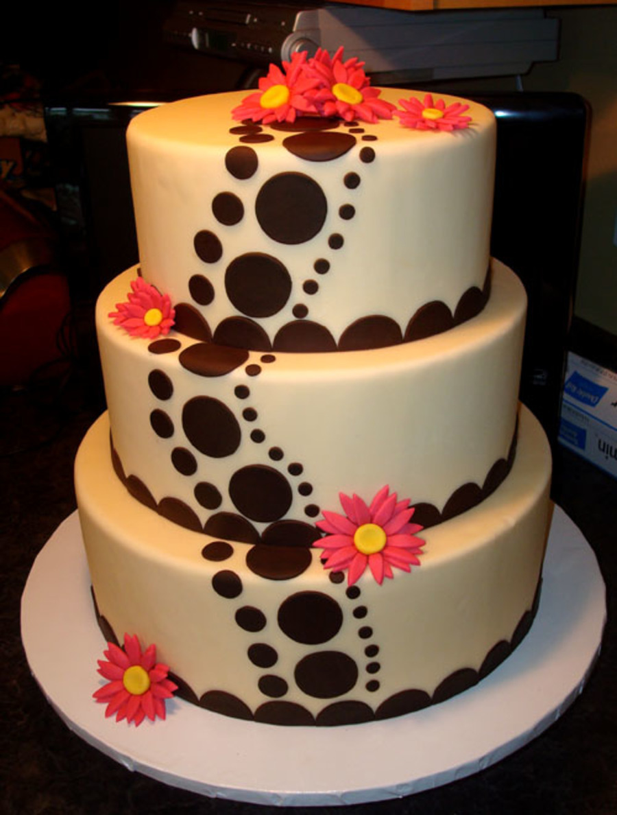 Circle Design Wedding Cake - CakeCentral.com