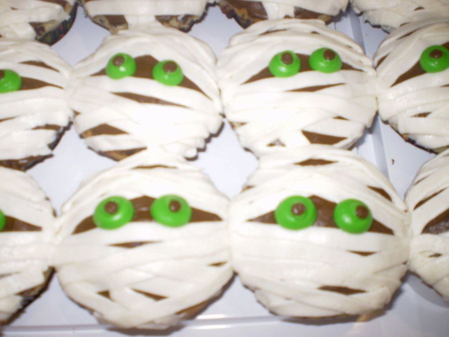 Mummies - CakeCentral.com