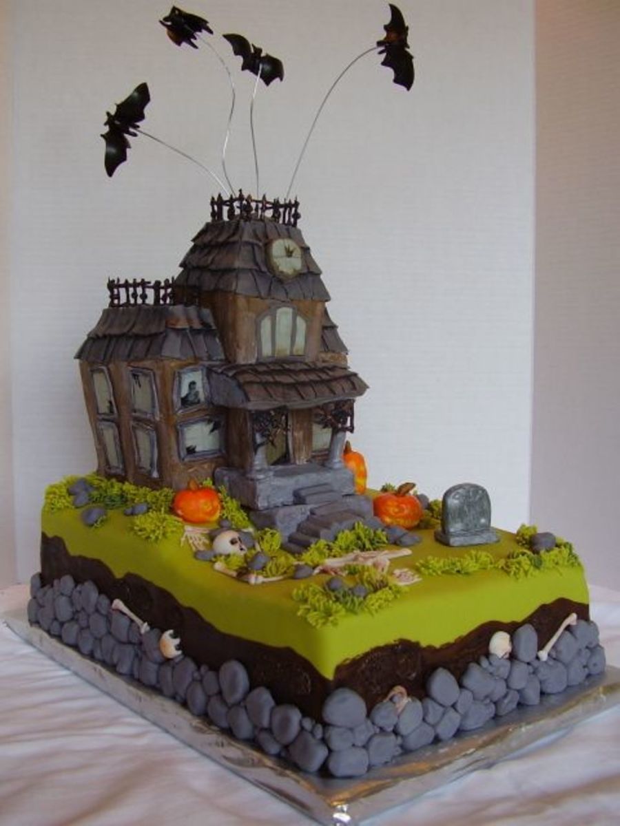 Bones, Bats & A Haunted House - CakeCentral.com