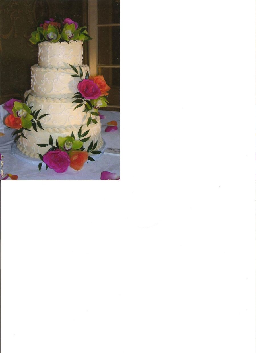Ivory Background With White Scrolls - CakeCentral.com