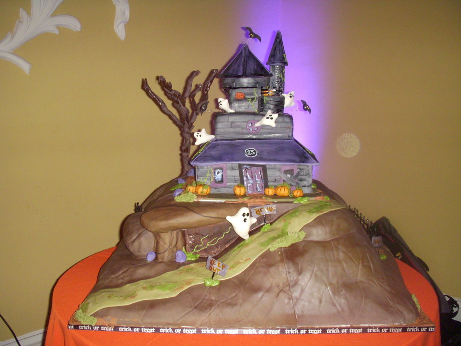Haunted House Cake - CakeCentral.com