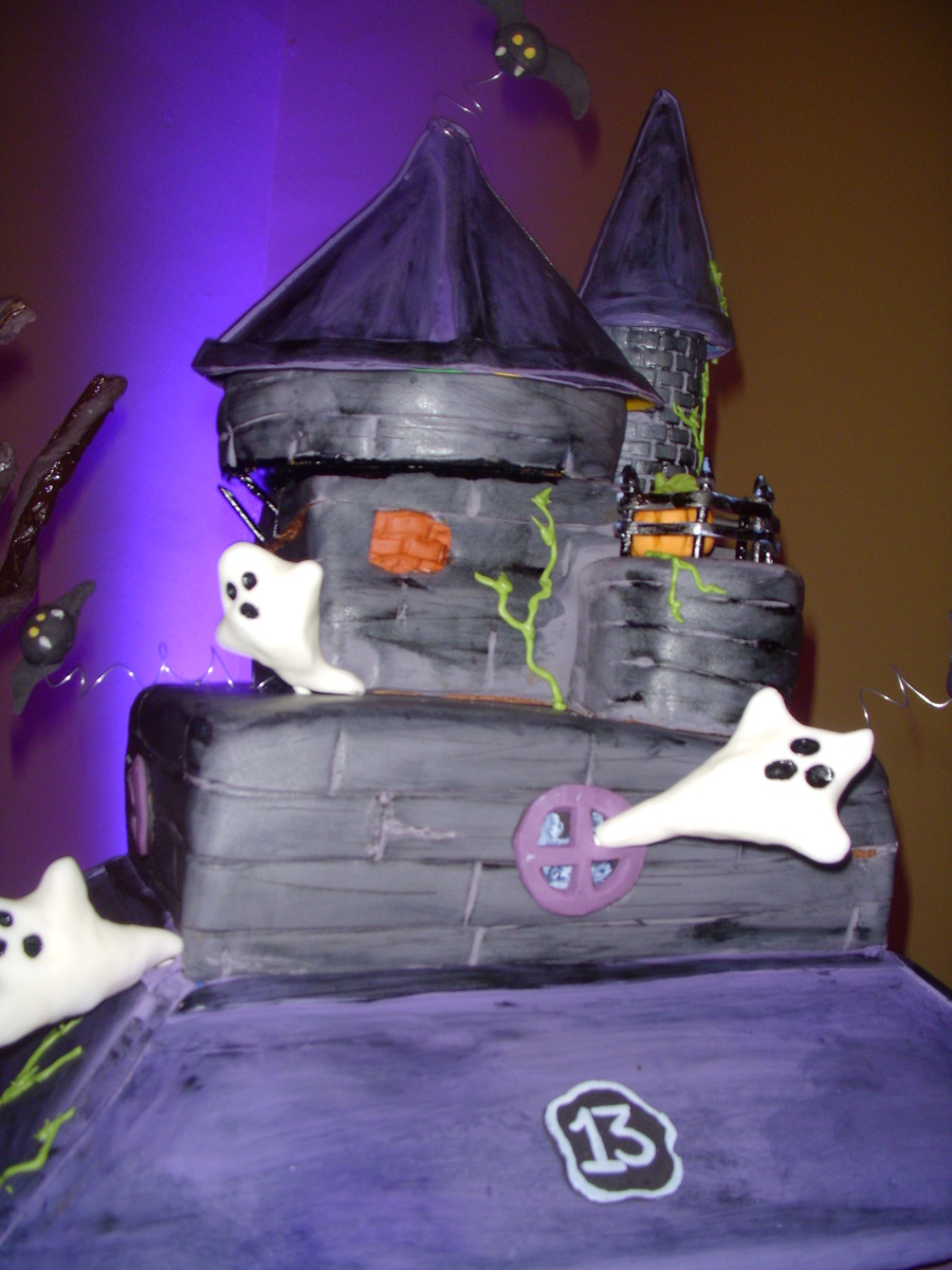 Haunted House Cake - CakeCentral.com