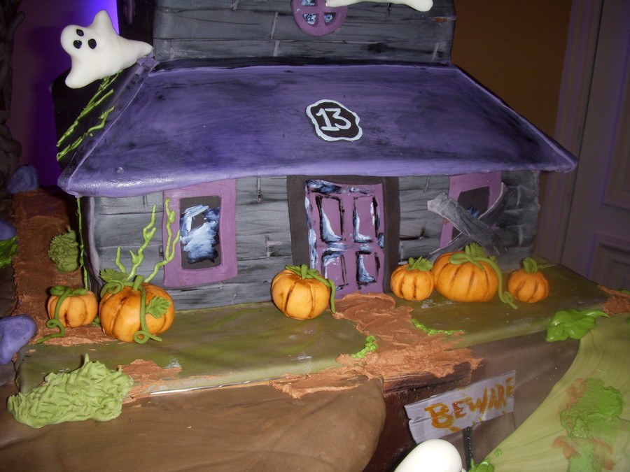 Haunted House Cake - CakeCentral.com