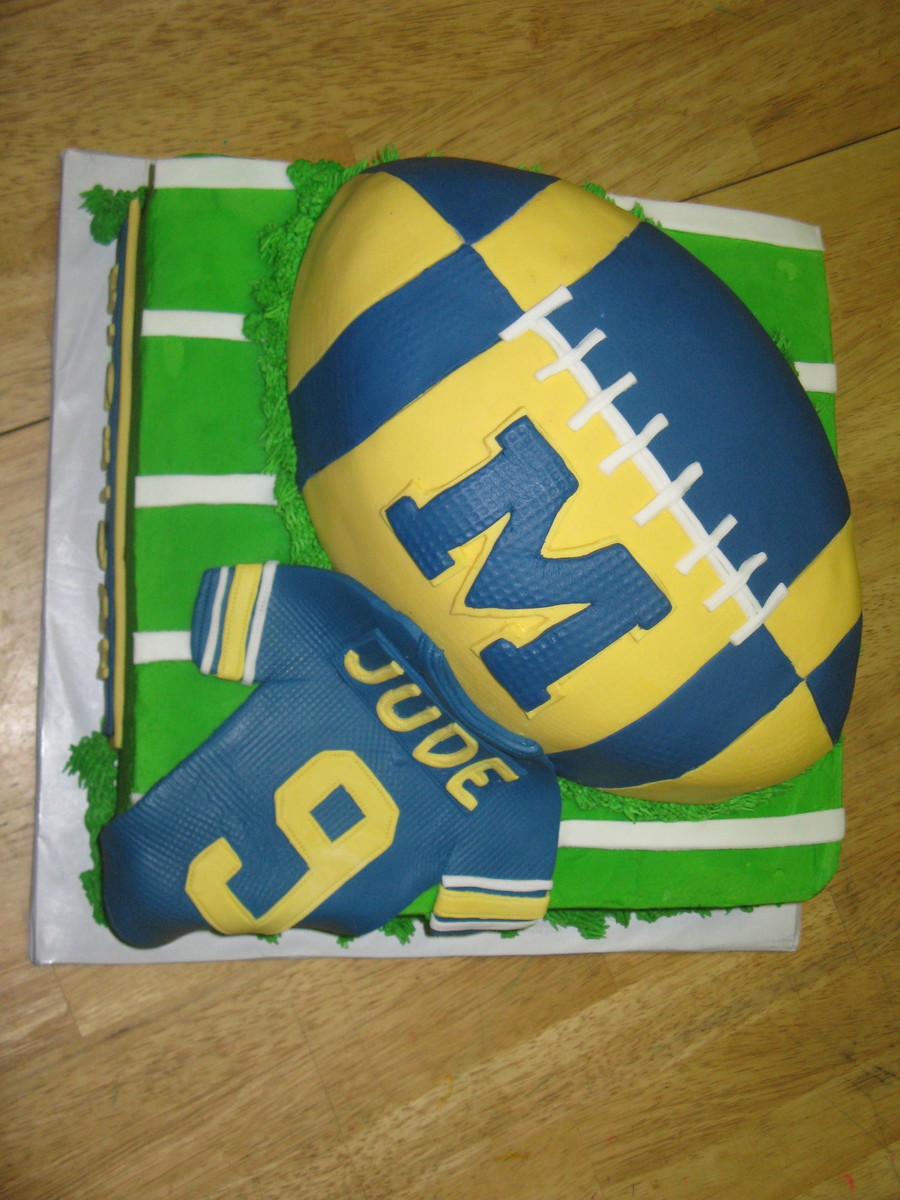 Michigan Football Cake - CakeCentral.com