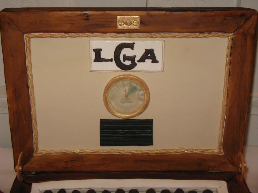 Cigar Humidor - CakeCentral.com
