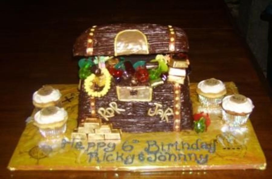Treasure Chest Cake - CakeCentral.com