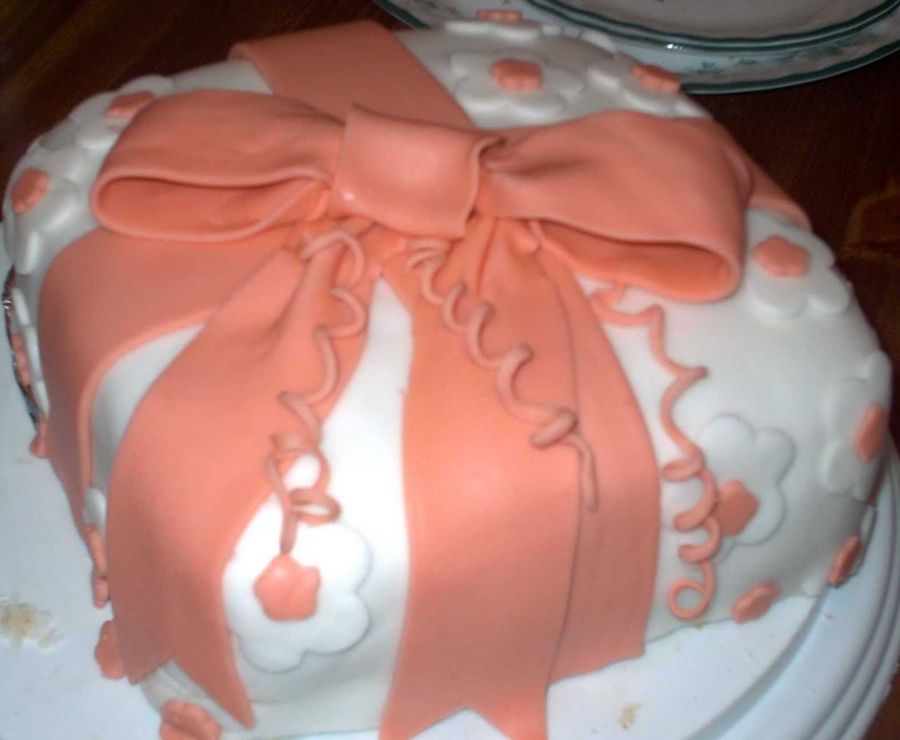 Present With Bow - CakeCentral.com