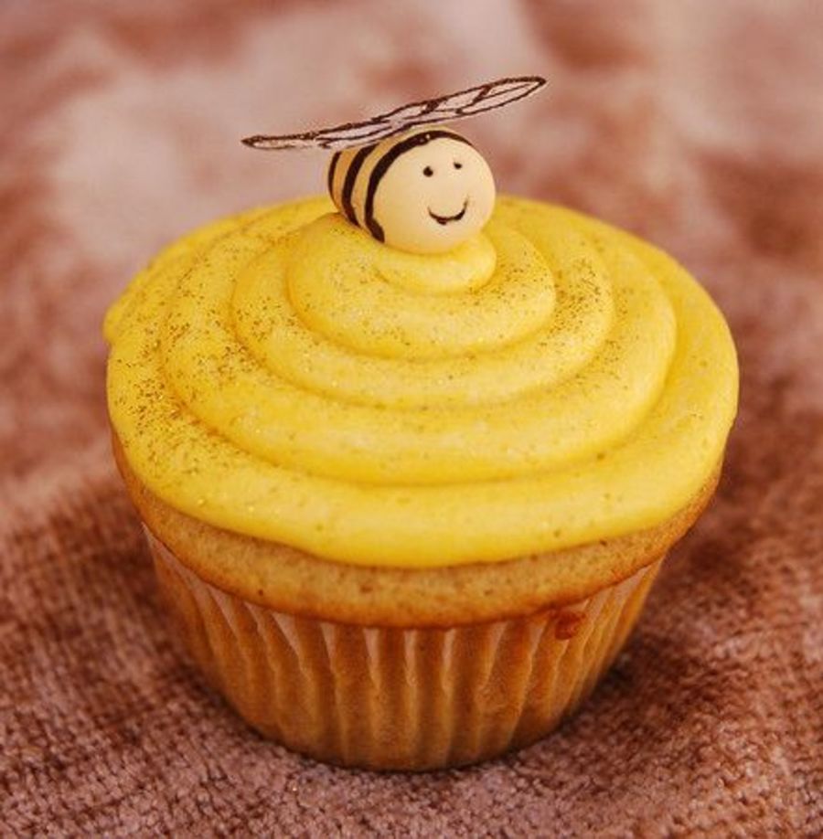Bumblebee Cupcake - CakeCentral.com