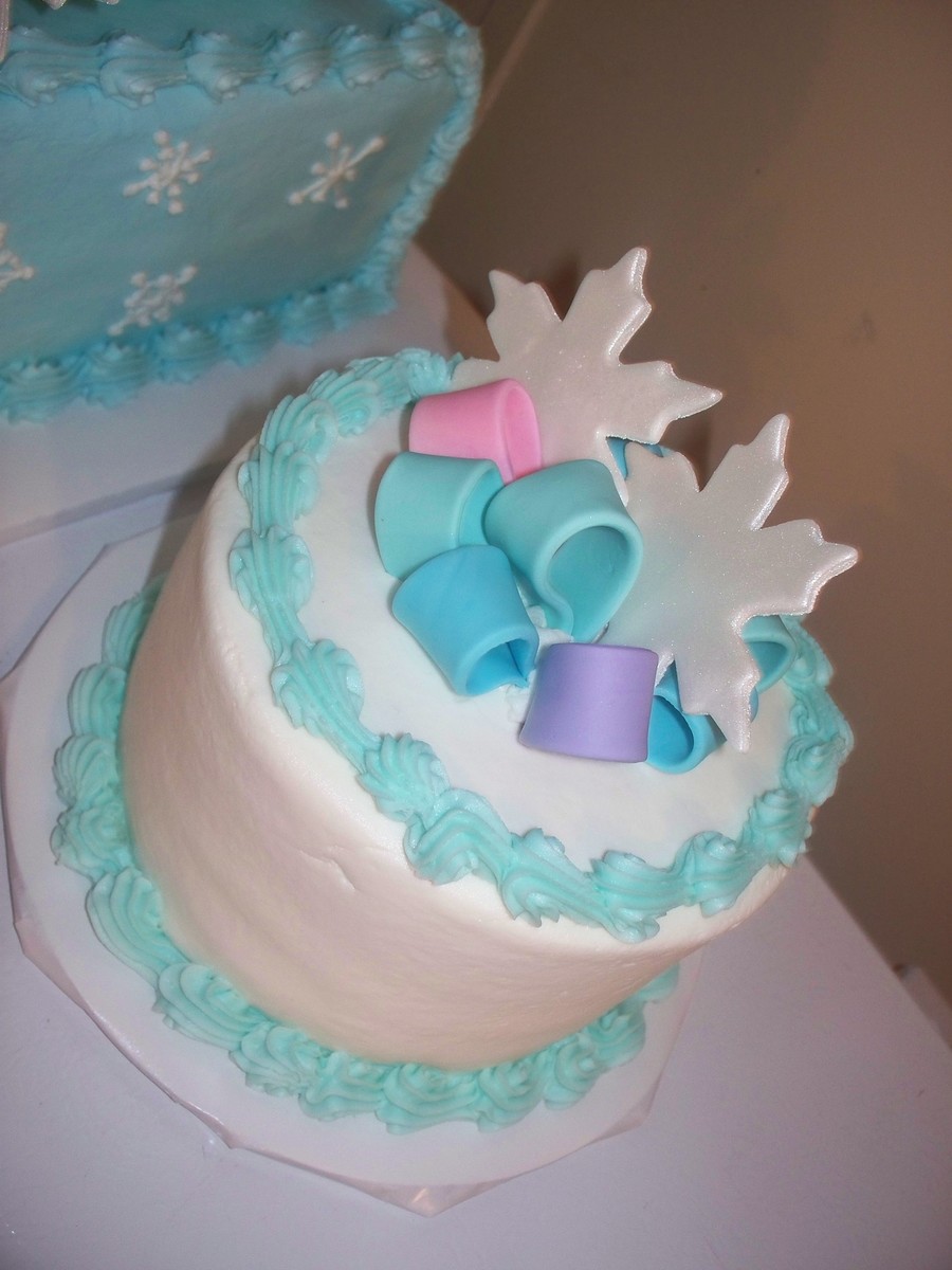 Snowflake Fun Smashcake - CakeCentral.com