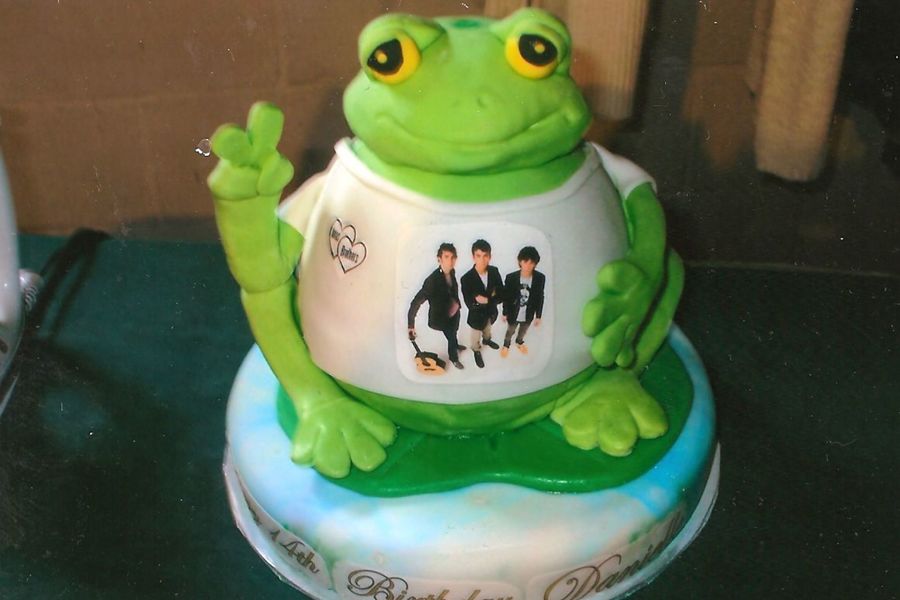 Frog Cake - CakeCentral.com