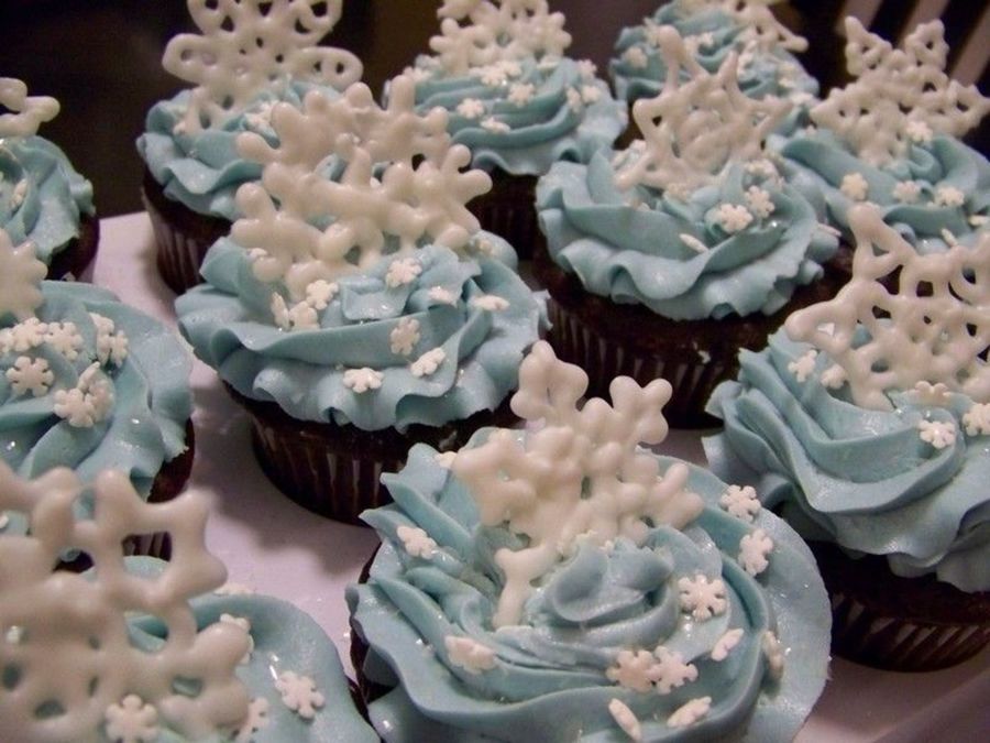 Snowflake Cupcakes - CakeCentral.com