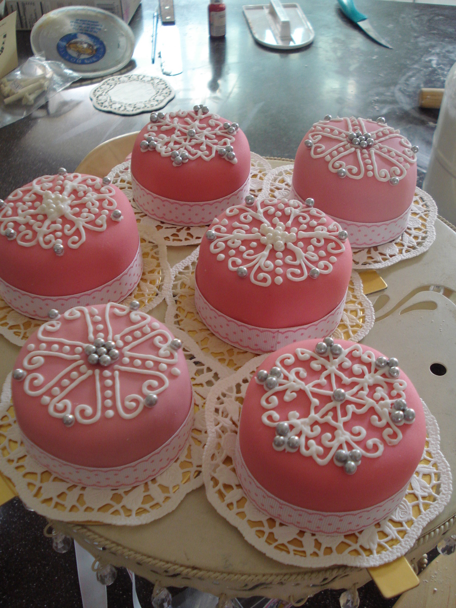 Mini Fondant Cakes - CakeCentral.com