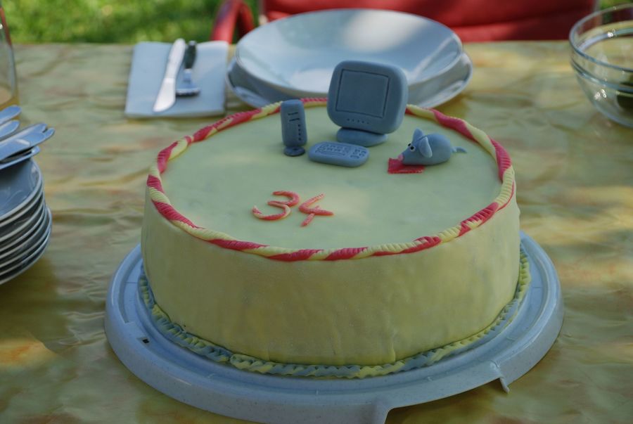 Computer Cake - CakeCentral.com