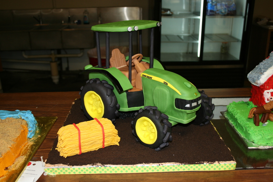John Deere Tractor Cake - CakeCentral.com