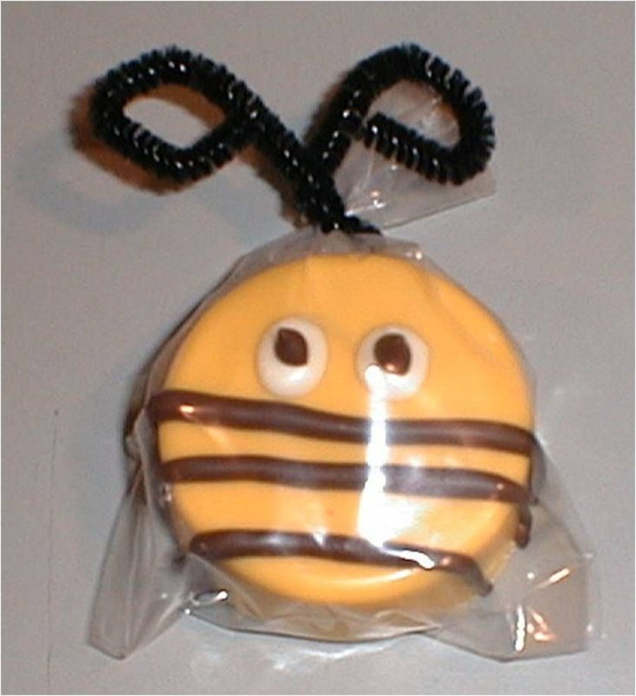Oreo Bumble Bee - CakeCentral.com