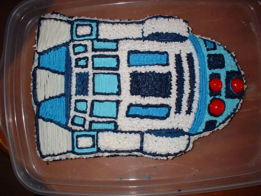 R2-D2 Star Wars Cake - CakeCentral.com