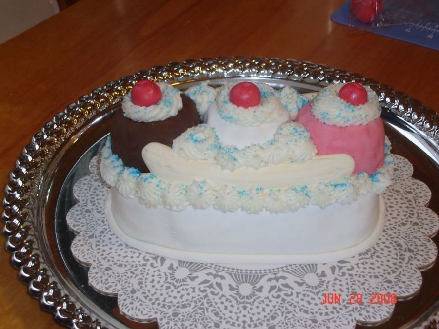 Banana Split - CakeCentral.com