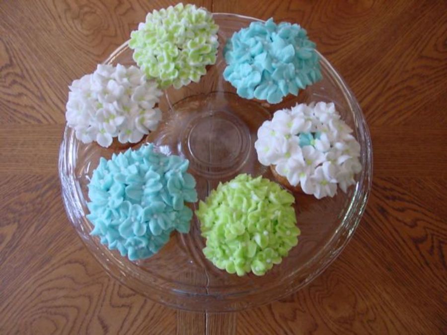 Hydrangea Cupcakes - CakeCentral.com