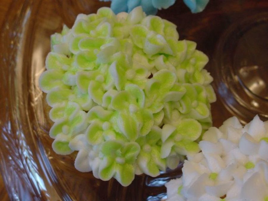 Hydrangea Cupcakes - CakeCentral.com