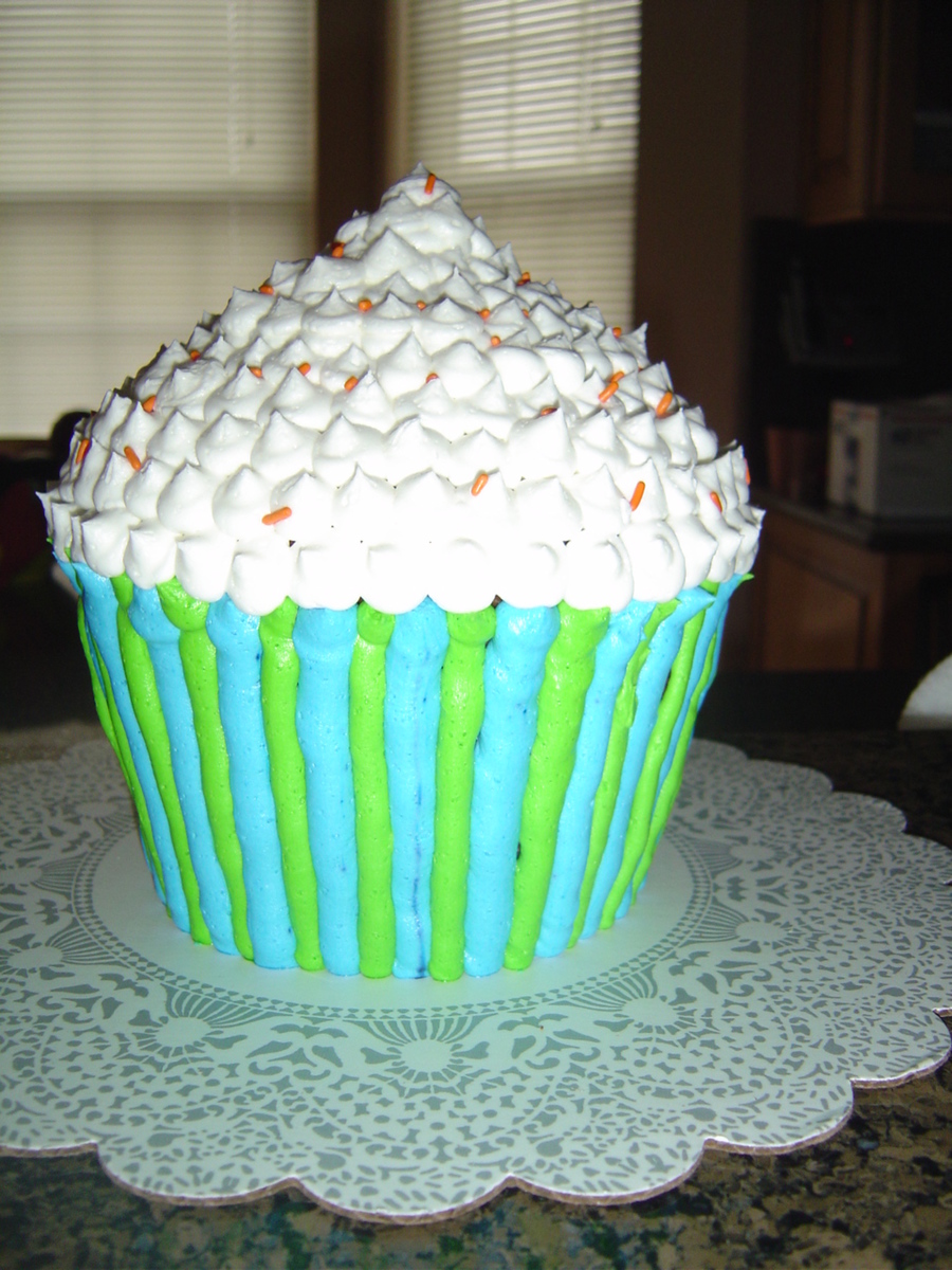 Giant Cupcake - CakeCentral.com