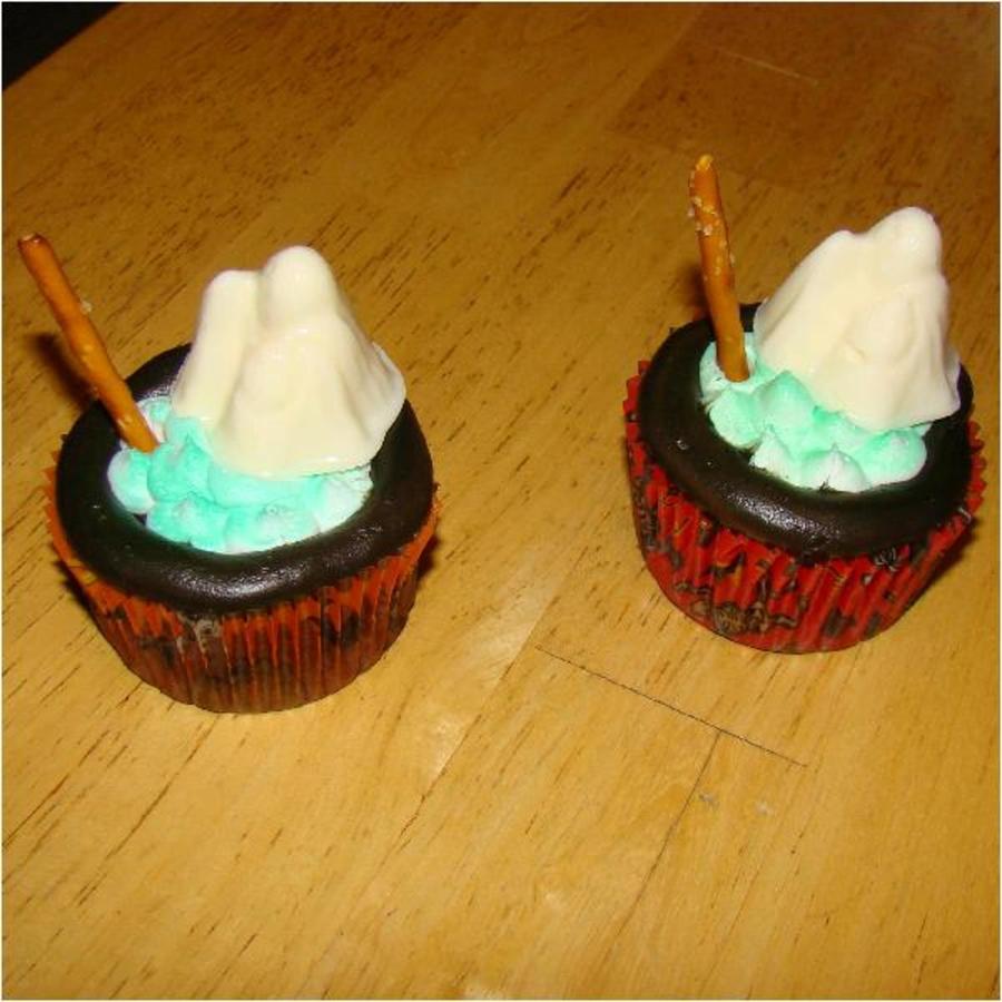 Ghost In Cauldron Cupcakes - CakeCentral.com