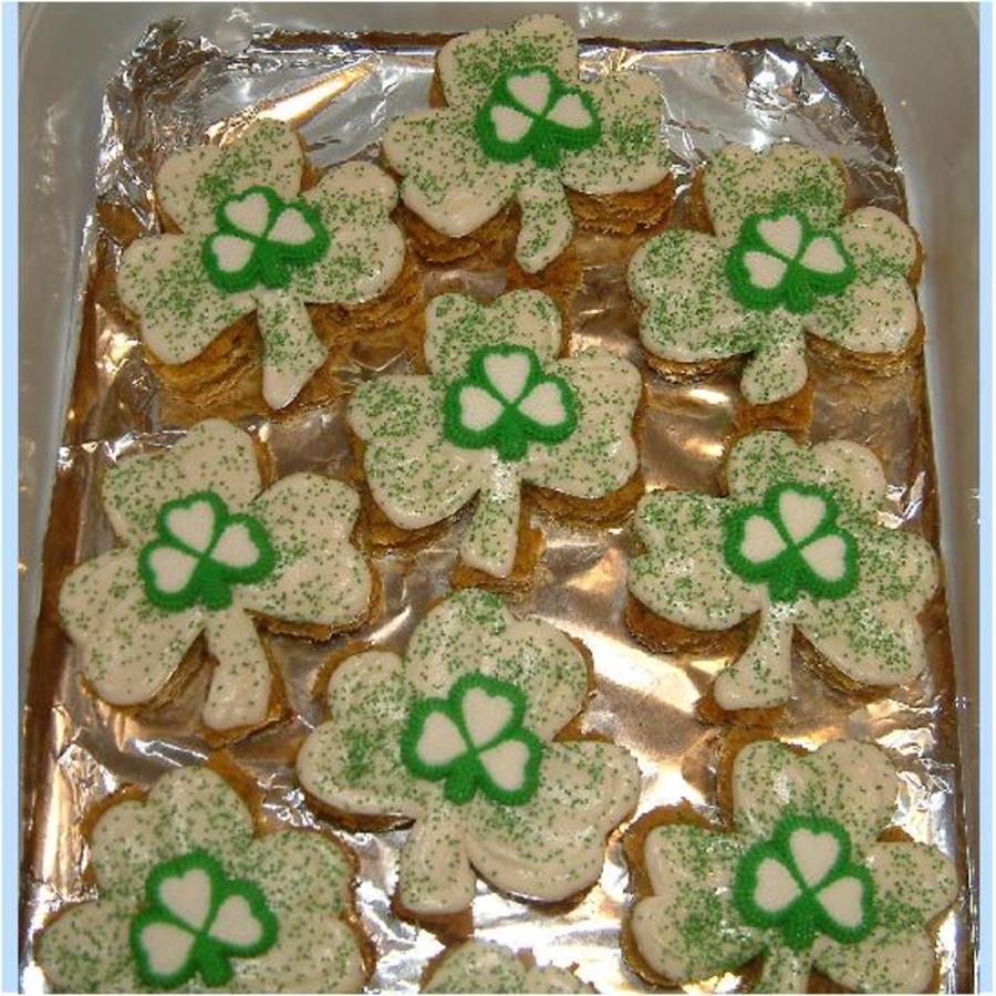 Shamrock Mini Cakes - CakeCentral.com