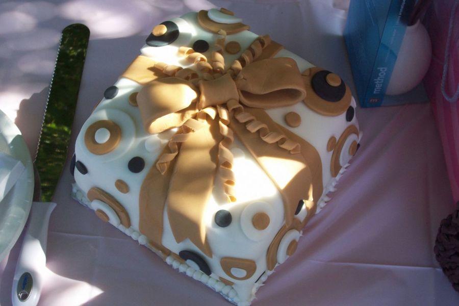 Present Birthday Cake - CakeCentral.com