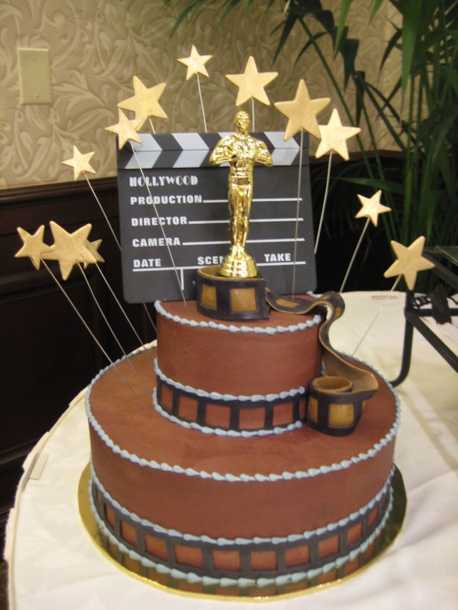 Oscar_Cake.jpg - CakeCentral.com