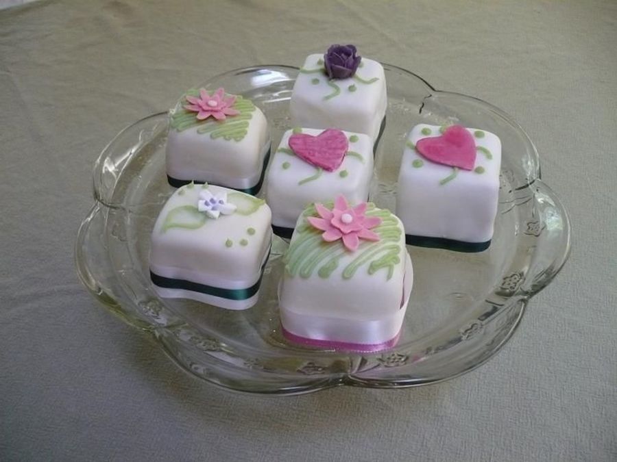 Practice Mini Cakes - CakeCentral.com