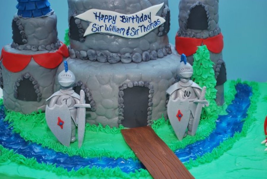 Knights And Castle - CakeCentral.com
