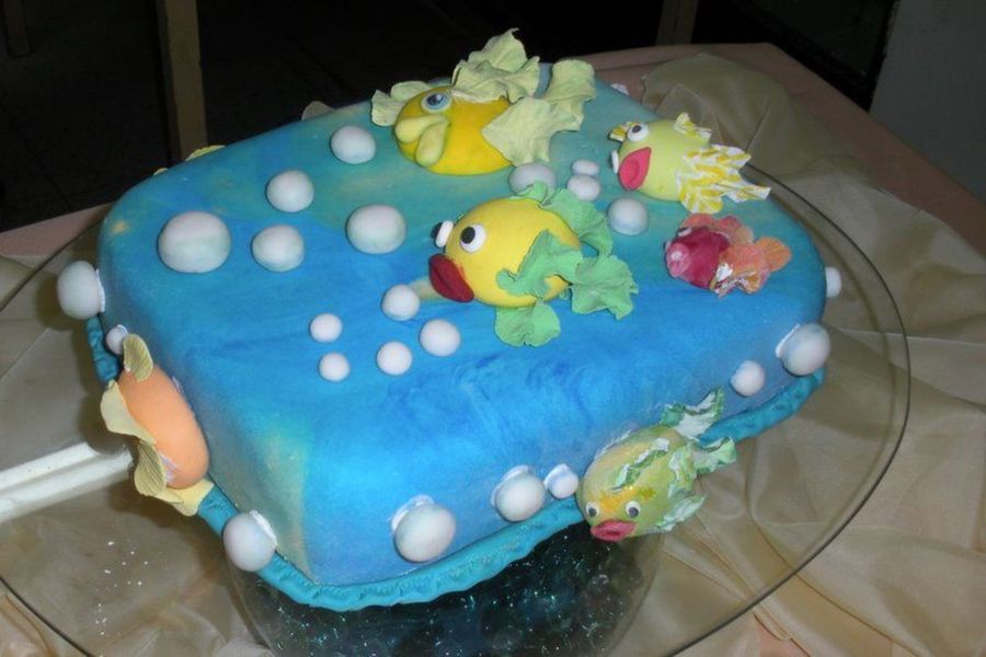 Fish Pecesitos - CakeCentral.com