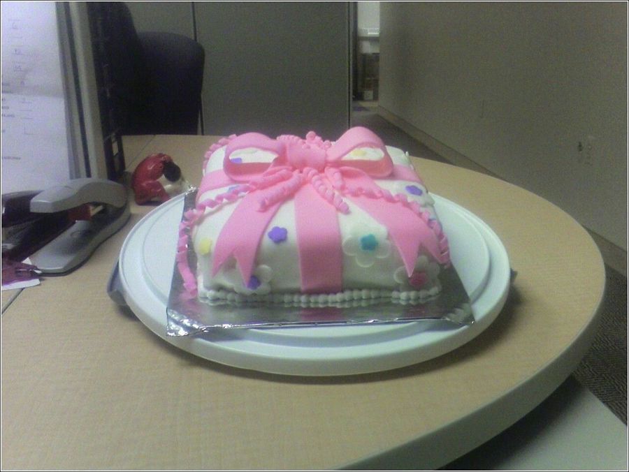 Present_Cake2.jpg - CakeCentral.com