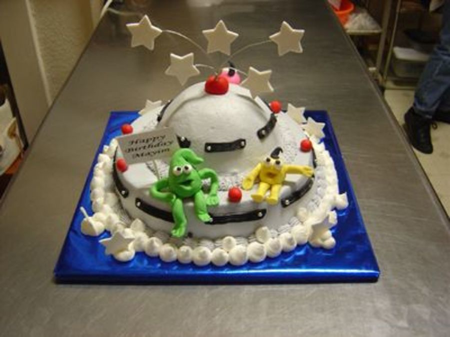 Nieces Alien Cakes - CakeCentral.com