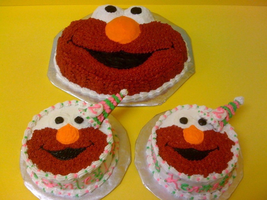 Twin's Elmo Cakes - CakeCentral.com