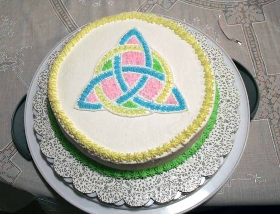 Trinity Knot - CakeCentral.com