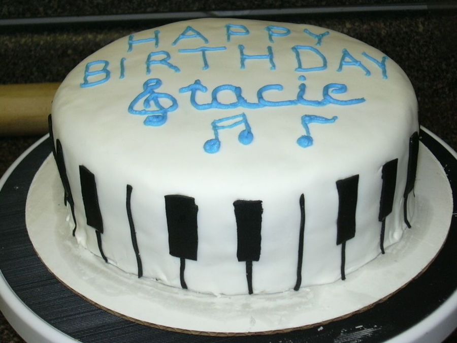 Keyboard Birthday Cake - CakeCentral.com