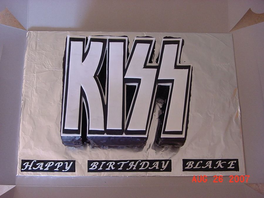 Kiss Birthday Cake - CakeCentral.com