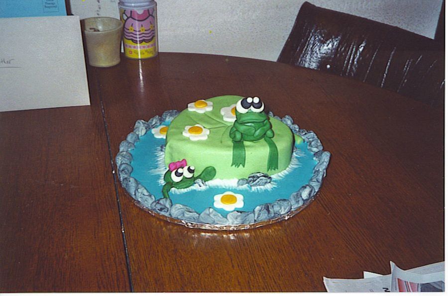 Two Frogs Cake - CakeCentral.com