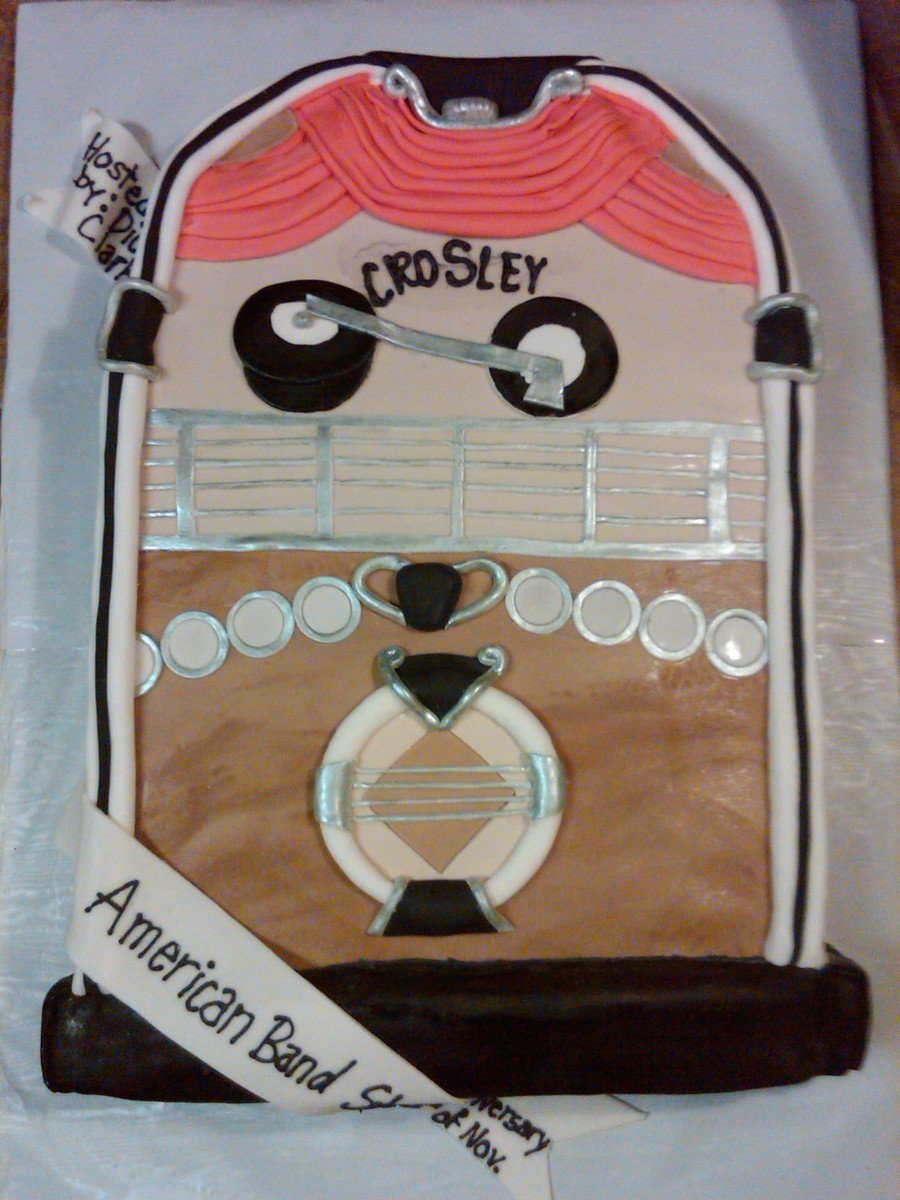 Jukebox Radio Cake - CakeCentral.com
