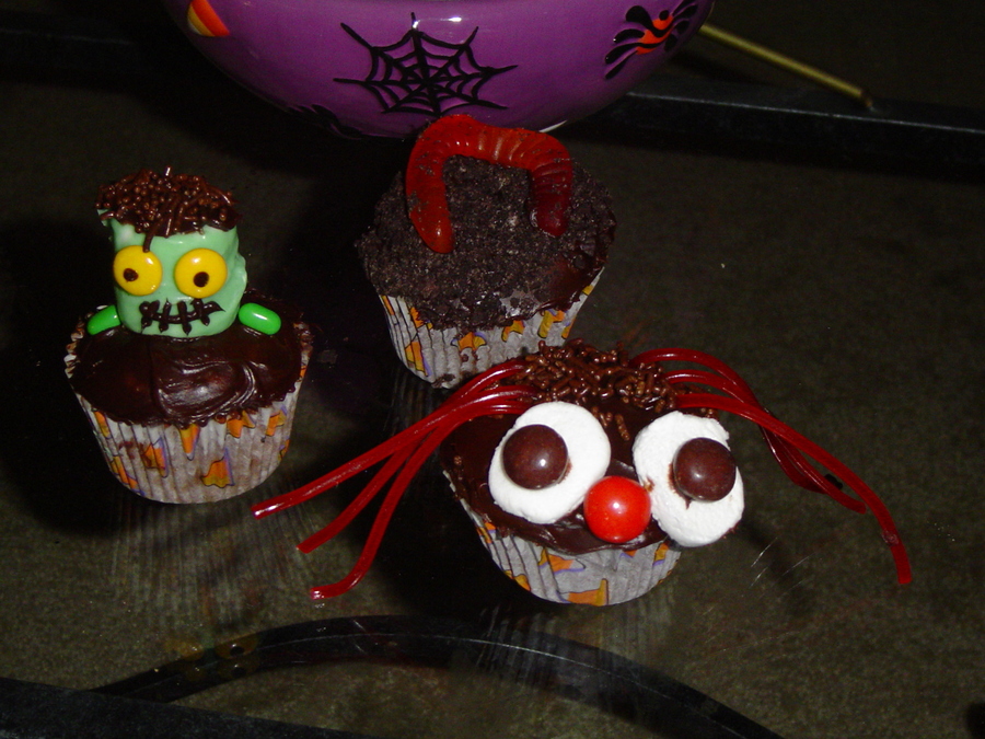 Spider/ Frankenstein/worm Cupcakes - CakeCentral.com