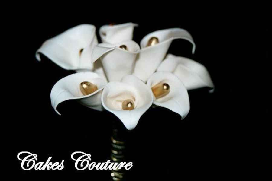 Gumpaste Calla Lily Topper - CakeCentral.com
