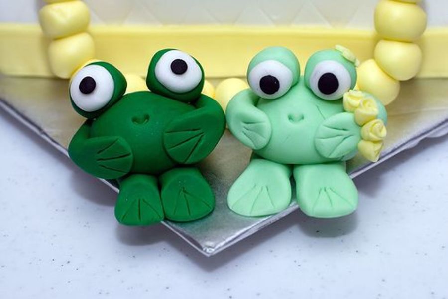 Fondant Frog Couple - CakeCentral.com