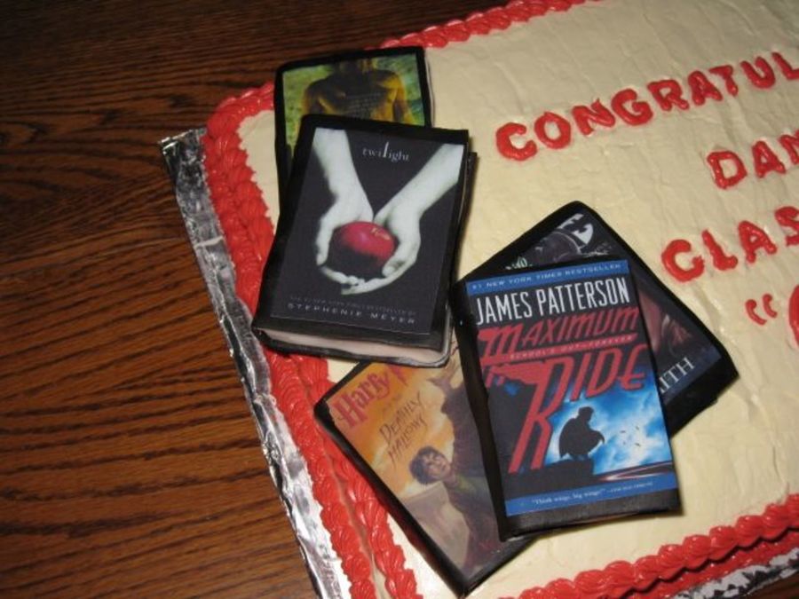Graduation Cake For An Avid Reader - CakeCentral.com
