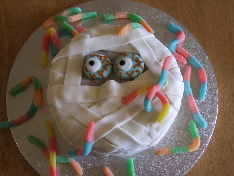 Mummy Cake - CakeCentral.com