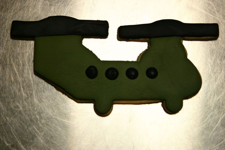 Chinook Ch47 Helicopter Cookies - CakeCentral.com