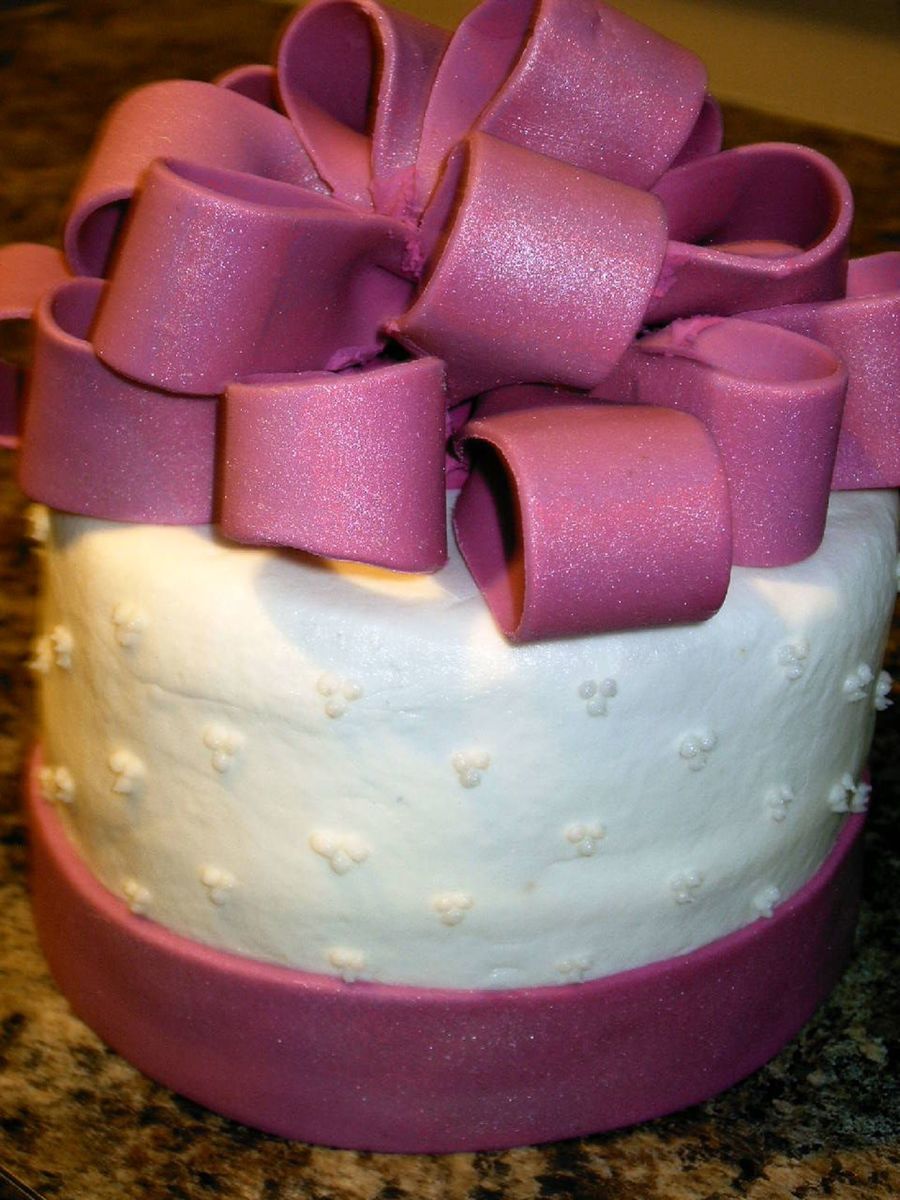 Fondant Bow - CakeCentral.com
