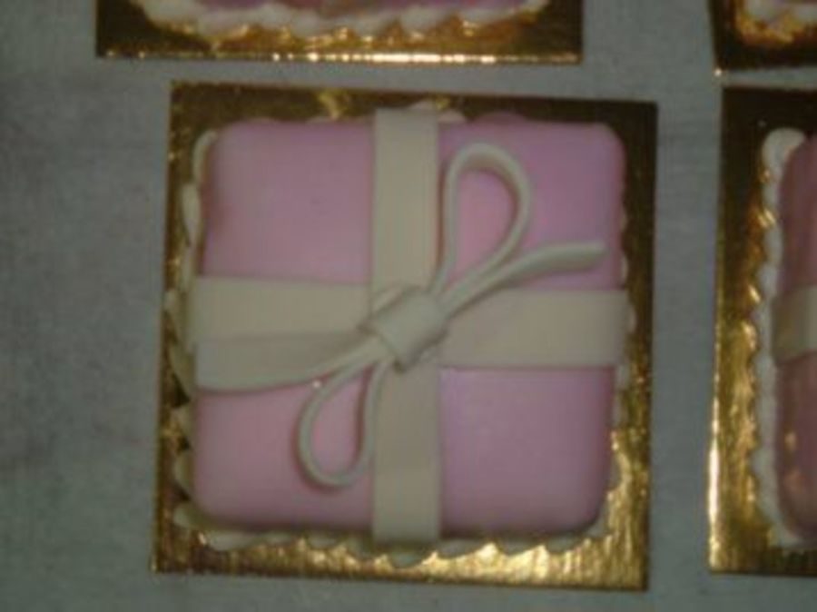 Pink Tiffany Box - CakeCentral.com